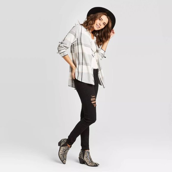 Universal Thread | Tops | Universal Thread Long Sleeve Plaid Shirt ...